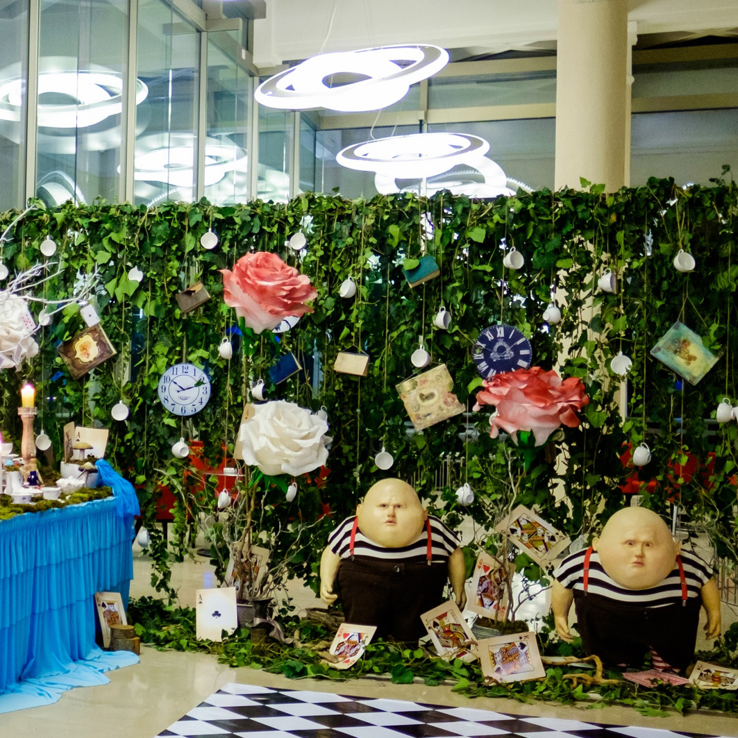 Alice in Wonderland for British American Tobbaco - MUZA - event and ...